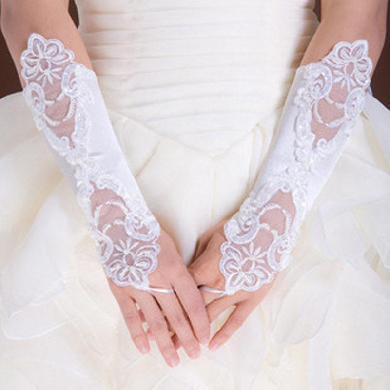 手袋 ウェディング レース 指なし 透かし ビーズ 装飾 結婚式 アクセサリー ブライダル 華やか レース素材 指出し スタイル・スタイル: 半指手袋・対象年齢: 20-39歳・カテゴリ: 女性・カラー展開: ブラック.ホワイト