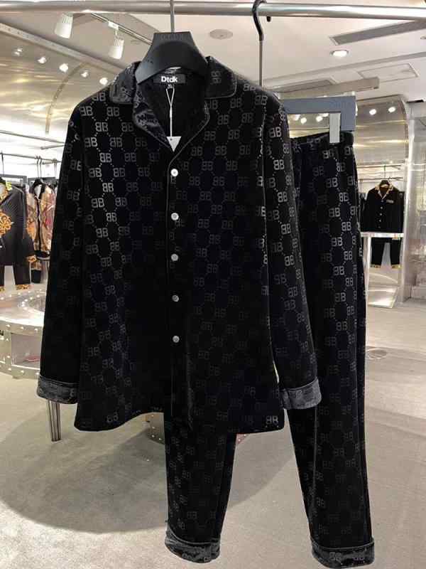 パジャマ 男性用 ベルベット 長袖 秋冬 3Dプリント 高級感 起毛 保温 ルームウェア セット 暖か 快適 部屋着・スタイル: シンプル・柄: チェック・襟: 小立て襟・対象性別: 男女・上着開閉: 前ボタン・セット数: 2点・カラー展開...