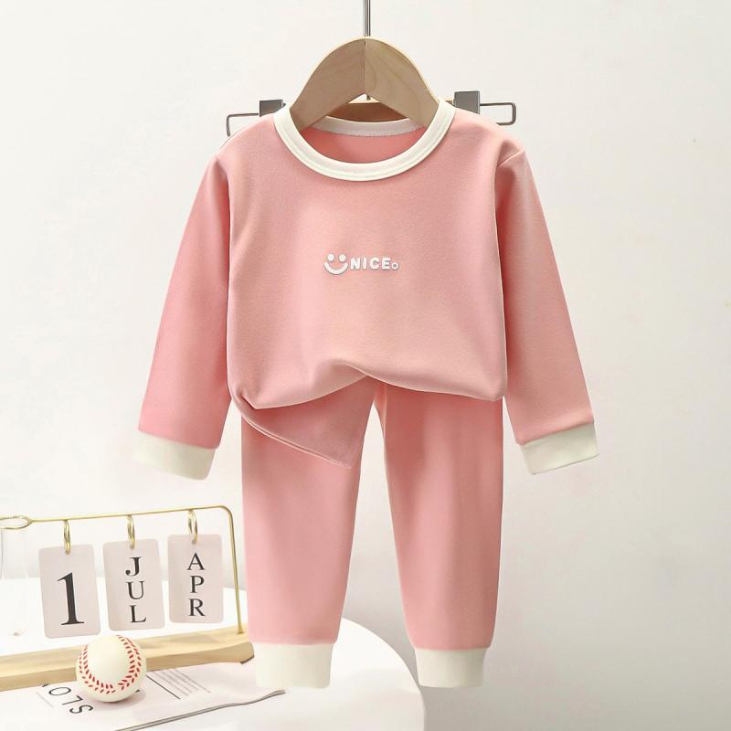 キッズ 秋冬 パジャマ セット 男女兼用 保暖 ルームウェア 長袖 長ズボン フリース素材 暖か 部屋着 家居服 中大児童 伸縮性 吸湿 速乾 ソフト タッチ 日常使い・スタイル: ホーム・対象年齢: 3歳.4歳.5歳・主な素材: ポリエス...