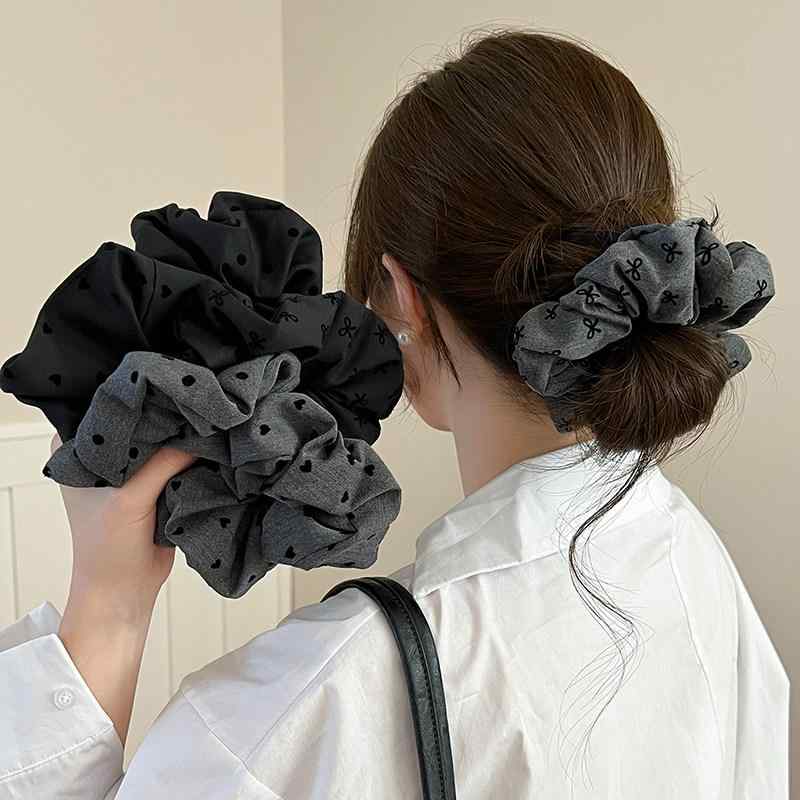 髪ゴム 女性用 丸子頭用 黒グレー ドット リボン 大きめ 高弾力 伸縮性ゴム かわいい ヘアアクセサリー 日常使い 軽量 柔らか素材・カテゴリ: ヘアゴム・スタイル: 日韓・カラー展開: グレー蝶結2件.グレー蝶結.ブラック蝶結.グレー波...