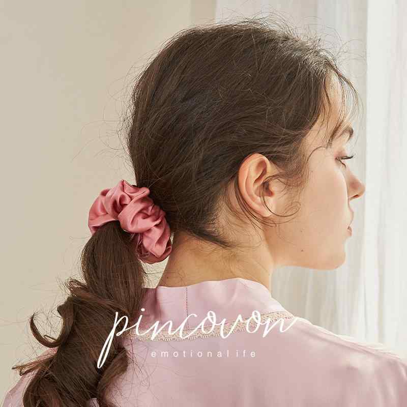 レディース ヘアアクセサリー 韓国 　 シュシュ ヘアゴム ヘアバンド サテン 無痕ゴム 桑蚕絲 色 シンプル 日常使い 軽量 伸縮性・カテゴリ: ヘアゴム・スタイル: 日韓・主な素材: サテン・サイズ展開: 中号.大号・カラー展開: 黒....