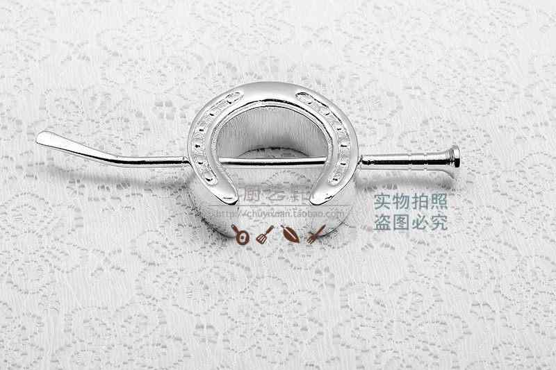 箸置き スプーン置き ステンレス 馬蹄形 高級感 銀金メッキ 卓上収納 キッチン用品 食器アクセサリー 耐久性 洗練・主な素材: ステンレス・カラー展開: 金メッキ.銀メッキ.ステンレス・カテゴリ: 箸立て・段数: 1段