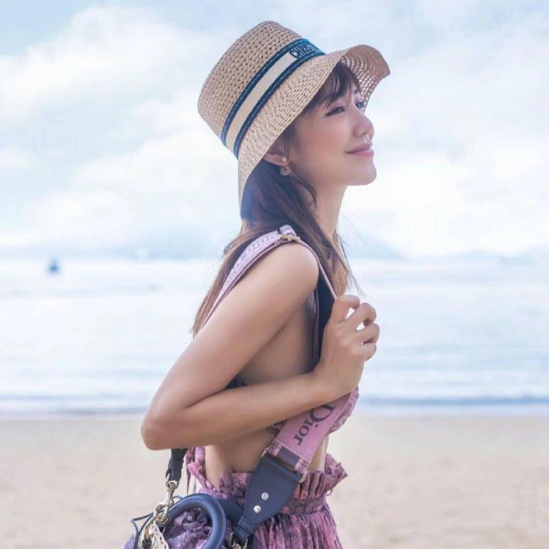 麦わら帽子 レディース フィッシャーマン 大つば 草編み UVカット 遮陽 夏用 軽量 通気性 ビーチ フェス 女性用 日よけ 防紫外線・スタイル: 田園・種類: 漁夫帽・主な素材: ラフィ草・帽頂: 平頂・対象: 女性・シーン: 外出・帽...