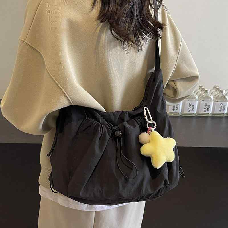 レディース バッグ 通勤用 ショルダー 斜めがけ ファッション カジュアル プリーツ 鞄 日常使い 肩掛け 個性派 軽量 ・カテゴリ: 斜めがけバッグ・スタイル: ファッション・ディテール: ステッチライン・タイプ: シングルショルダー斜め...