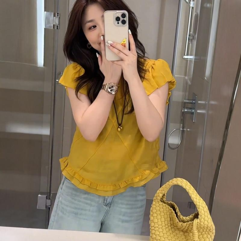 ブラウス レディース 夏 フリル パフスリーブ 韓国 かわいい 小柄対応 軽やか トップス フェミニン シフォン 袖口 レース 装飾 日常使い・・シルエット: ゆったり・スタイル詳細: パッチワーク.ラッフル・袖型: パフスリーブ・袖丈: ...