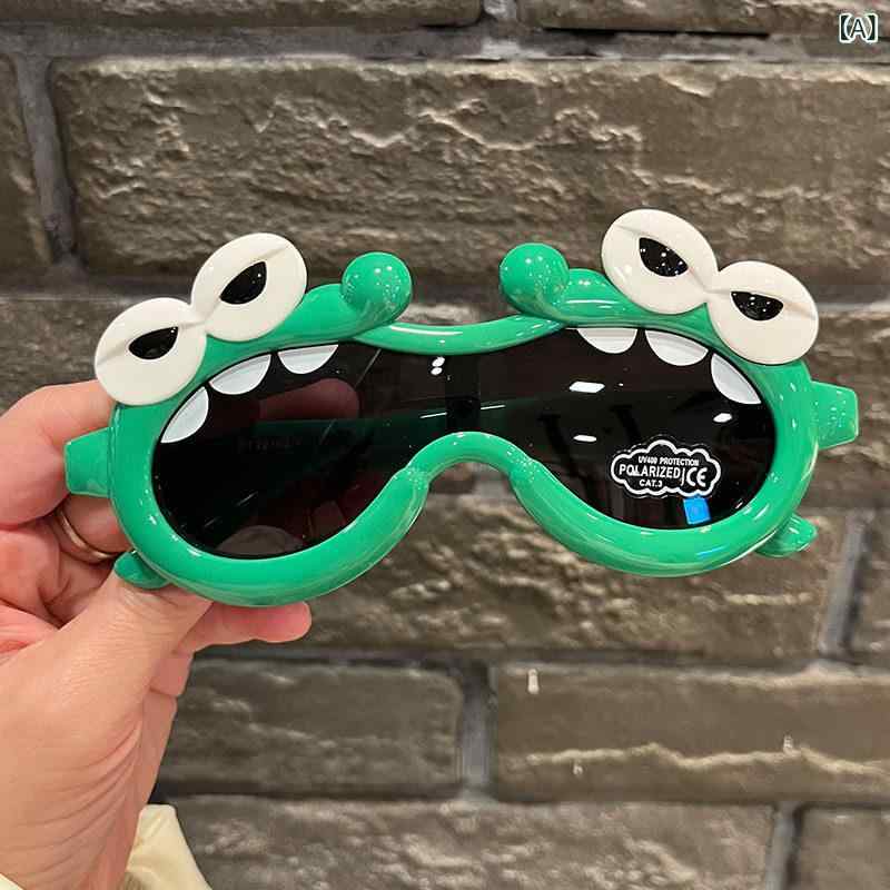 子供用 偏光サングラス キッズ 男女兼用 かわいい ワニ 大きい目 カートゥーン シリコン フレーム UVカット 防晒 夏用 軽量 柔軟 素材・スタイル: カートゥーン・機能: 偏光・対象性別: 男女共通・カラー展開: 赤.黒.黄色.青.緑...