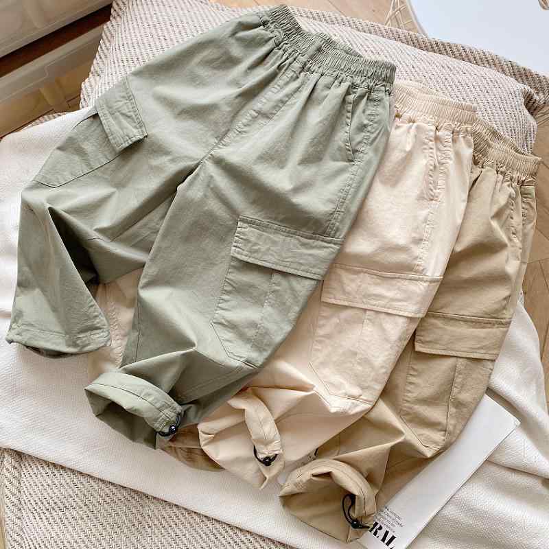 パンツ 男の子用 夏用 薄手 カーゴパンツ 子供 カジュアル ロング ズボン ボーイズ ワーク 軽量 通気性 伸縮性 遊び着 アウトドア・カテゴリ: カジュアルパンツ・スタイル: カジュアル・主な素材: 綿57%.ナイロン40%.スパンデッ...