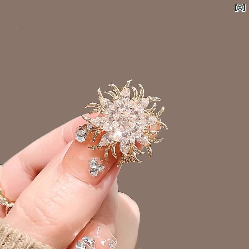 ブローチ レディース 花モチーフ ラインストーン 高級感 女性用 胸花 アクセサリー ファッション ピン 装飾品 華やか ・カテゴリ: ブローチ・スタイル: 民族風・主な素材: 合金.人工宝石・半宝石・柄: 水晶花