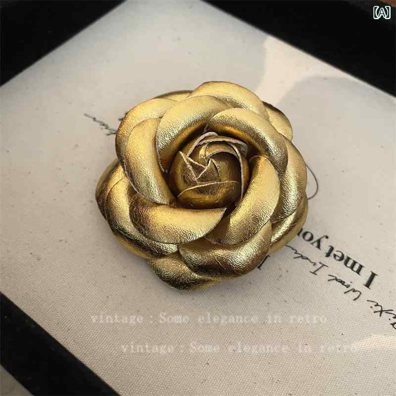 ブローチ ツバキ 花モチーフ 革製 高級感 花型 ピン 服飾 装飾 アクセサリー コサージュ エレガント スタイル・カテゴリ: アクセサリー・スタイル: 復古/宮廷・柄: 花・対象性別: 女性・カラー展開: 光沢ゴールド.マットゴールド.シ...