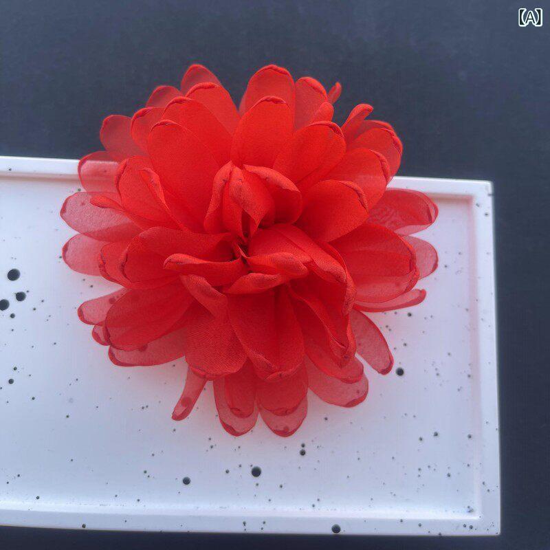 ブローチ 女性用 夏 花 絹紗 立体感 エレガント 胸花 ピン 胸元アクセサリー ドレスアップ 軽量 華やか フラワー モチーフ 　素材 ファッション小物・スタイル: 日韓・主な素材: 絹紗・カテゴリ: アクセサリー・柄: 花・対象: 女性...