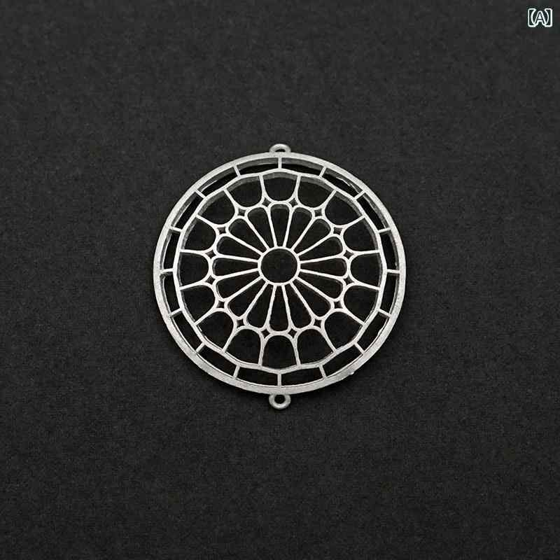 ペンダント 七宝焼き ステンドグラス風 銀製 透かし彫り エナメル加工 アクセサリー ネックレスチェーン対応 ジュエリー 風 細工 装飾品 ギフト向け 女性用 日常使い 華やか ・素材: 925銀・カテゴリ: アクセサリー・タイプ: ペンダント