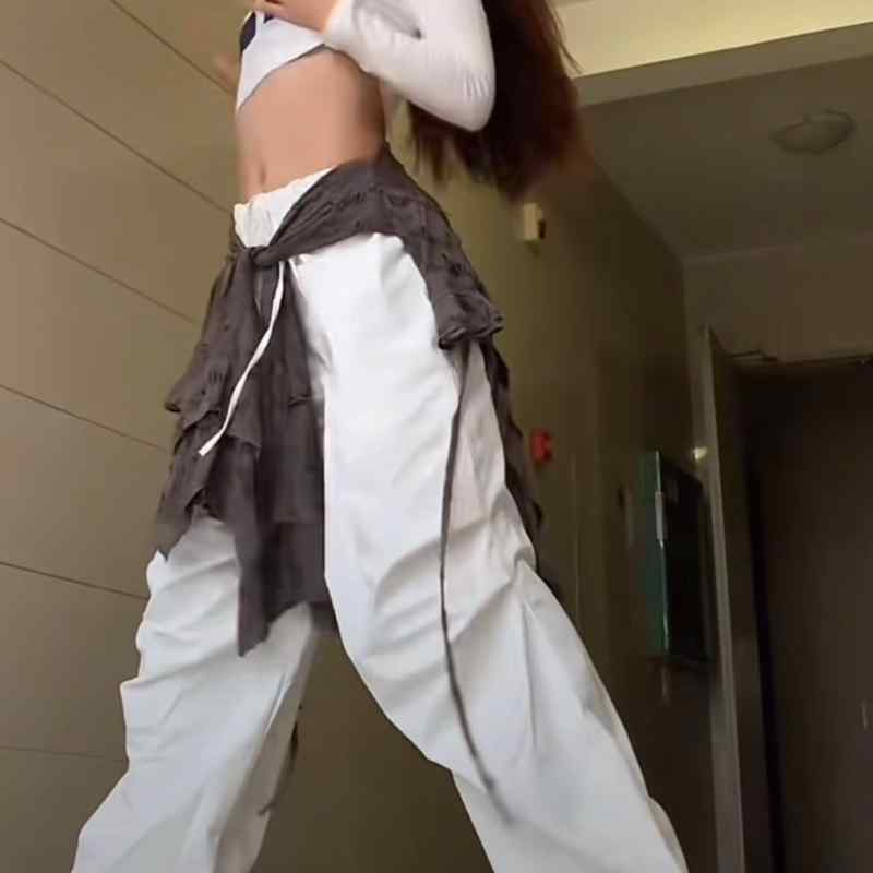 トップス レディース ジャズダンス用 セクシー フリル 紐 腰巻き アクセサリー 二通り着用 伸縮性 素材 軽量 普段使い 可能・スタイル: ベーシック・タイプ: ベルト・装飾: タッセル・対象: 女性・カラー展開: 白色.グレー・サイズ展...