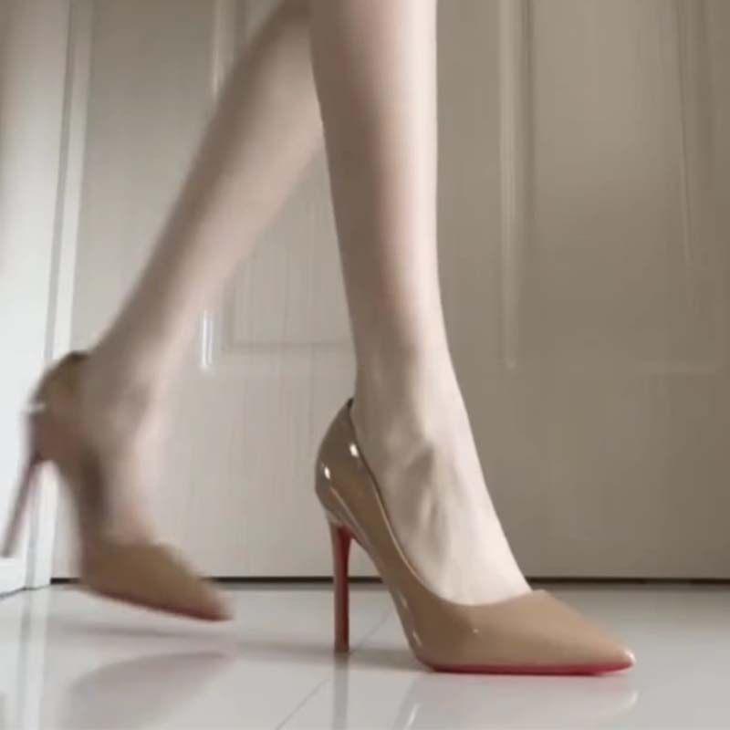 パンプス レディース 細ヒール エナメルレザー ブラック ポインテッドトゥ 通勤用 ソフト素材 セクシー 春秋・・要素: ローマスタイル・内側素材: マイクロファイバー・サイズ展開: 33,34,35,36,37,38,39,40,41・閉...