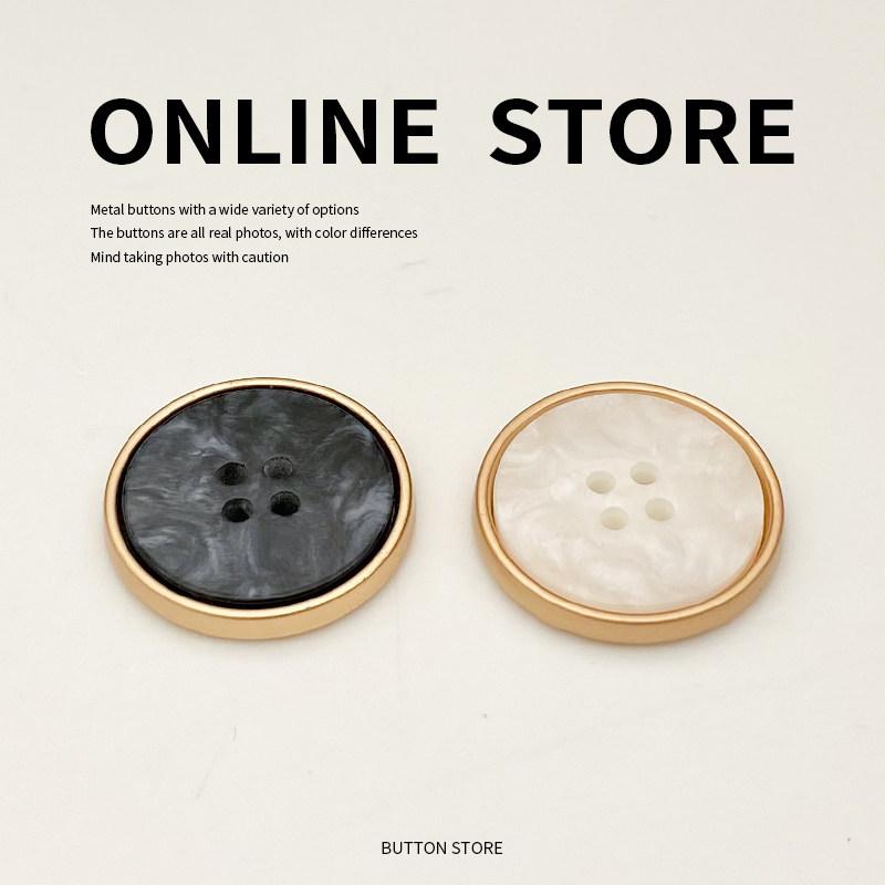 ボタン ファッション アクセサリー クラシック 高級感 金属 丸型 四つ穴 平面 ウール アウター コート 用 トレンチコート 用 オーバーコート 用 カーディガン 用 エレガント・素材: 金属・形状: 円形・カラー展開: 黒裂花紋.白裂花...