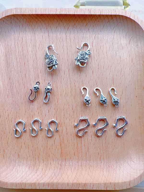 バックル シルバー925 S字フック 留め具 髑髏 星 バラ 両面 アクセサリーパーツ 汎用 ジュエリー・カテゴリ: アクセサリー・主な素材: 925銀・価格帯: 10-19.99元・: 小型ローズ（約長16.5mm.幅8.5mm）.骷髅（...