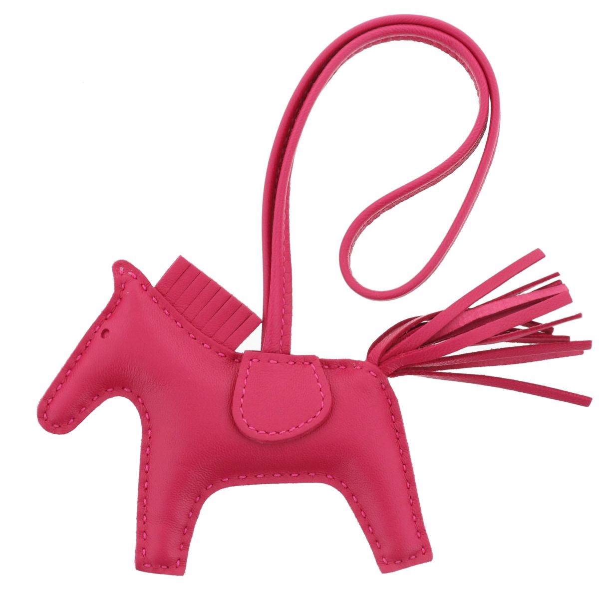 HERMESよりロデオPM チャームのご紹介です。 商品状態：多少のストラップのヨレはございますが全体的に綺麗目なお品で、まだまだこれからも長くお使い頂けるお品となっております。 シリアル：Y(2020) カラー：ローズメキシコ 素材：アニ...