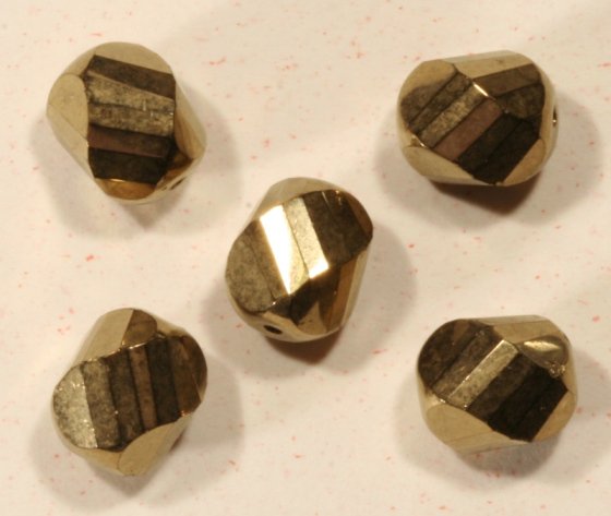 FPスペシャルカット8ミリのブロンズが、 10個入っています。 製造ロットによって、多少色の濃淡がでることがありますのでご了承下さい。 【検索ワード】 ,,丸玉,球体,ファイヤーカット,ラウンド,茶色,メタル系,青銅色,オータムコレクション...