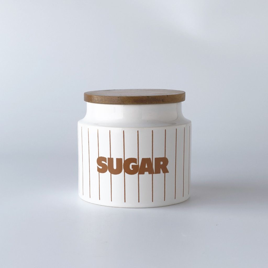 イギリスヴィンテージの食器メーカー Hornsea(ホーンジー) による、STRIPE(ストライプ)シリーズのキャニスターです。 前と後ろの両面に "SUGAR" と描かれています。 1980年代の3年間だけ製造されてい...