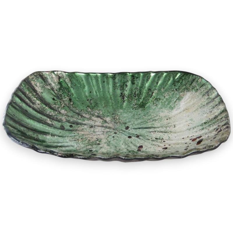J-kitchens Nebula 皿 天皿 ガラス オーバル 大 グリーン ゴールド 19cmサイズ：19cm x 15cm x 5cm素材：硝子洗練された美意識が息づくガラス皿。光を受けて表情を変える繊細な質感が、食卓に静かな華やぎを添...