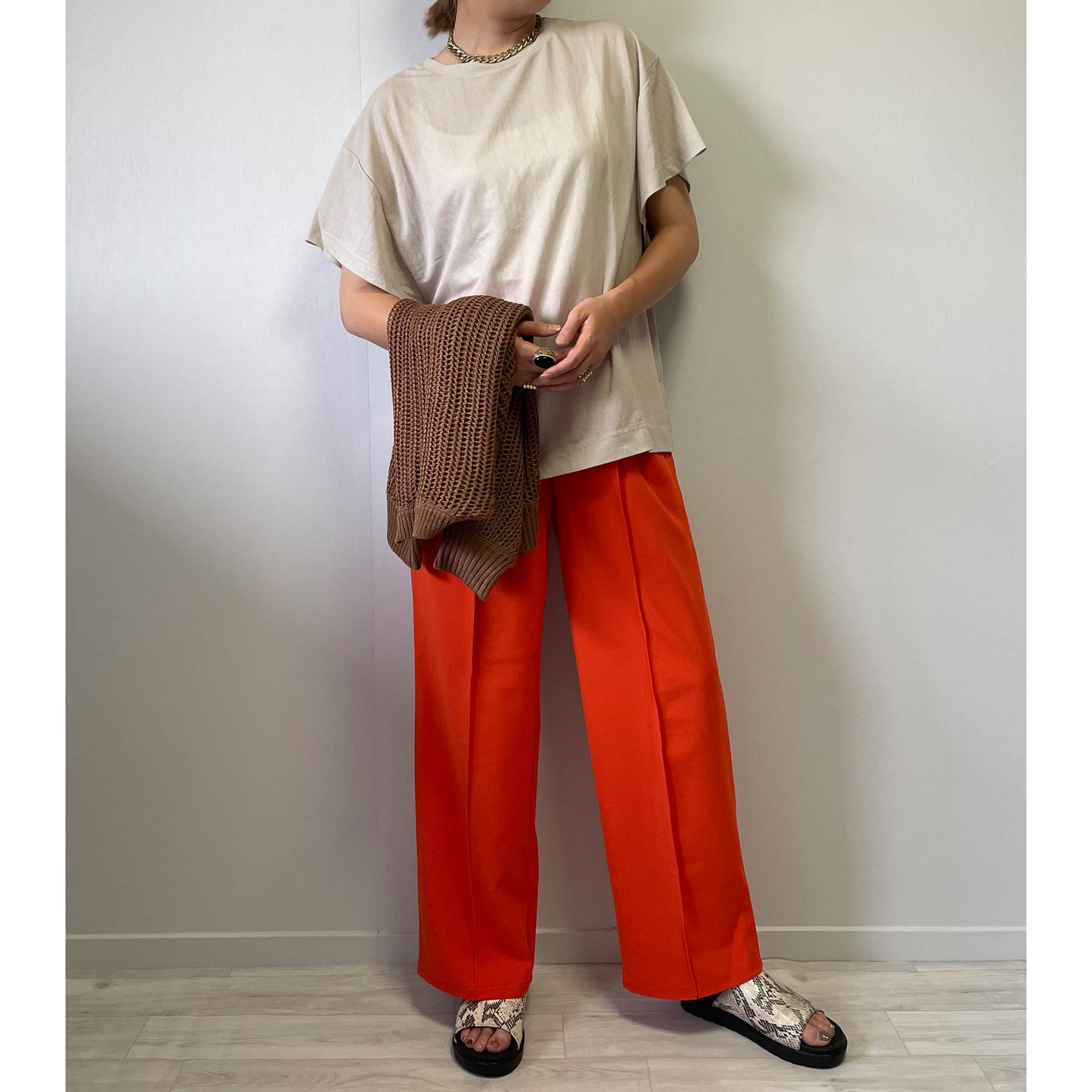 【クールタッチカノコ 脇見え防止フレンチスリーブトップス】◆薄着の季節に嬉しい脇見え防止デザイン◆《ディテール》女性らしいフレンチスリーブデザインのトップス。脇には気になるアームホールを隠してくれるガード付き！前後差のある着丈はINでもOU...