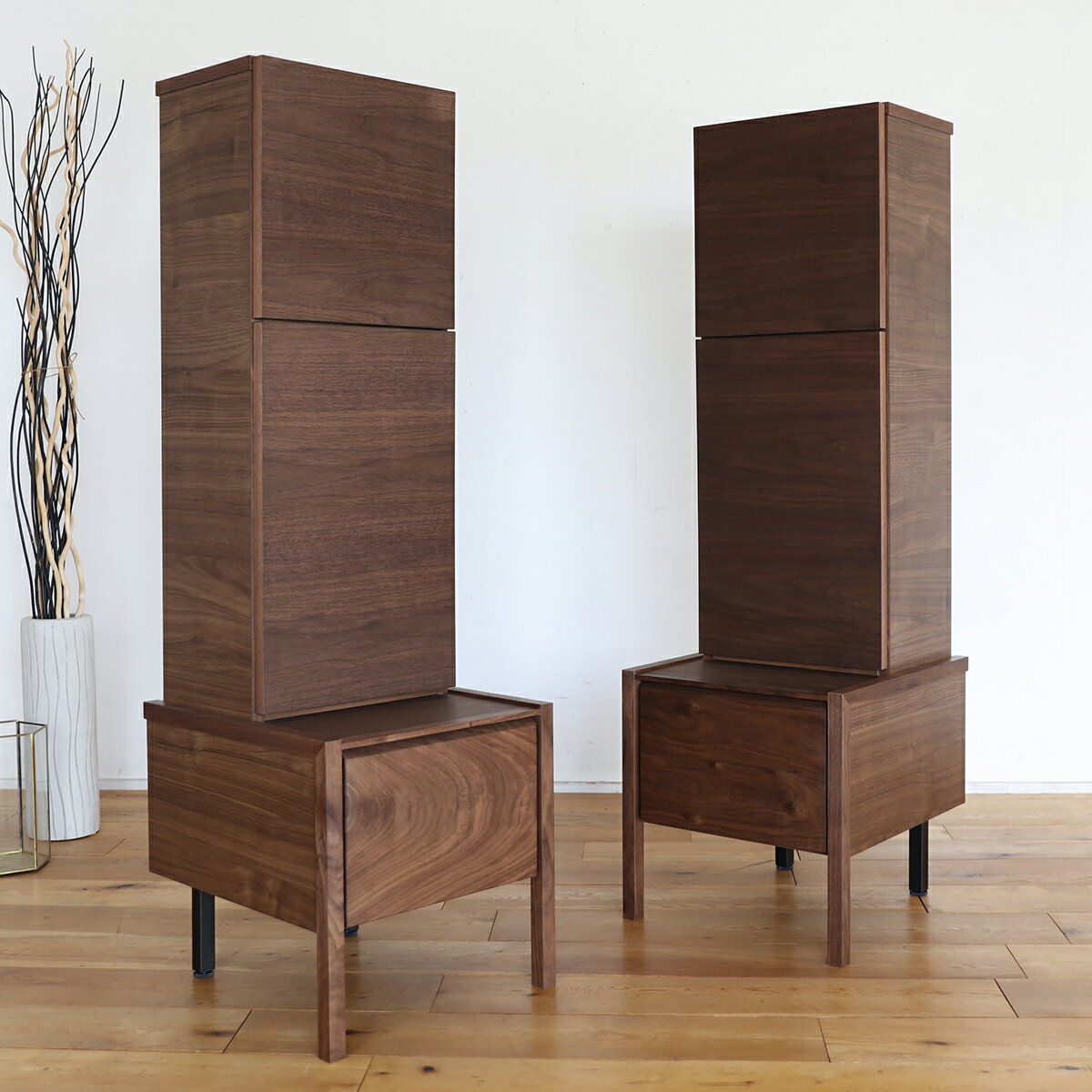 INFORMATION / 商品の情報 ■商品名 　RST サイドキャビネット ■商品の大きさ /SIZE （単位：ミリ/mm） 【本体外寸】 　　幅 400 奥行 445 高さ 1302 　　脚部高さ：150mm ※天然木を使用している為...