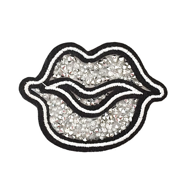 商品名 ストーン ワッペン アイロン接着 縦4.7cm×横6.3cm 唇 リップ キラキラワッペン アイロンワッペン【メール便可】 商品詳細 インパクト抜群！光に反射しキラキラ光るストーンワッペン ワッペンをスマホケース、バッグやポーチなど...