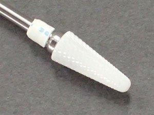 アルゴファイルジャパン ジルコナイト コーン ファイン プラモデル工具 ZKC2003本体サイズ・軸径:直径2.35mm、刃長:14mm、先端部径:直径6mmカーバイトと比べて、軽量で発熱性が低い。目詰まりしにくく高い耐久性が高い。