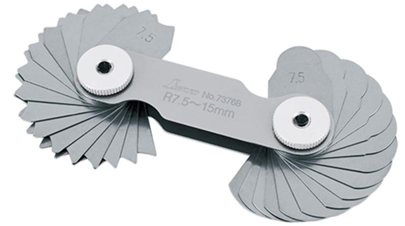 シンワ測定(Shinwa Sokutei) ラジアスゲージ B R7.5~15 32枚組 73768●リーフの厚さ:0.5mm●R寸法:7.5、8.0、8.5、9.0、9.5、10.0、10.5、11.0、11.5、12.0、12.5、13...