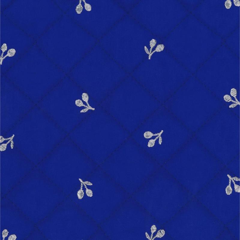KIYOHARA ソフト ブロード 刺繍 チェリー キルティング 約108cm×50cmカット Col.RBL ロイヤルブルー KOF34Q-50ころころと散らばった、美味しそうな刺繍チェリー柄のキルティング生地。タンブラー加工を施したソフ...
