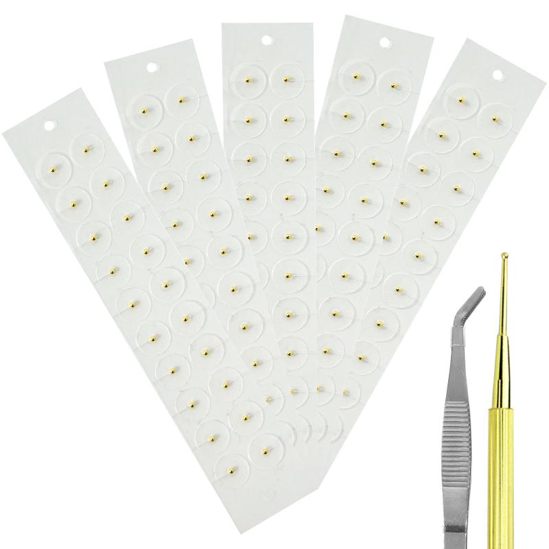 【200粒】耳つぼジュエリー Mocasa 耳ツボシール クリア 耳ツボジュエリーシール 金粒 パーツ チタン 耳穴饰品 耳ツボジュエリー(付属のピンセットとツボ確認棒)【セット内容】耳つぼシール200枚。【快適な貼り心地】柔らかい素材を使...