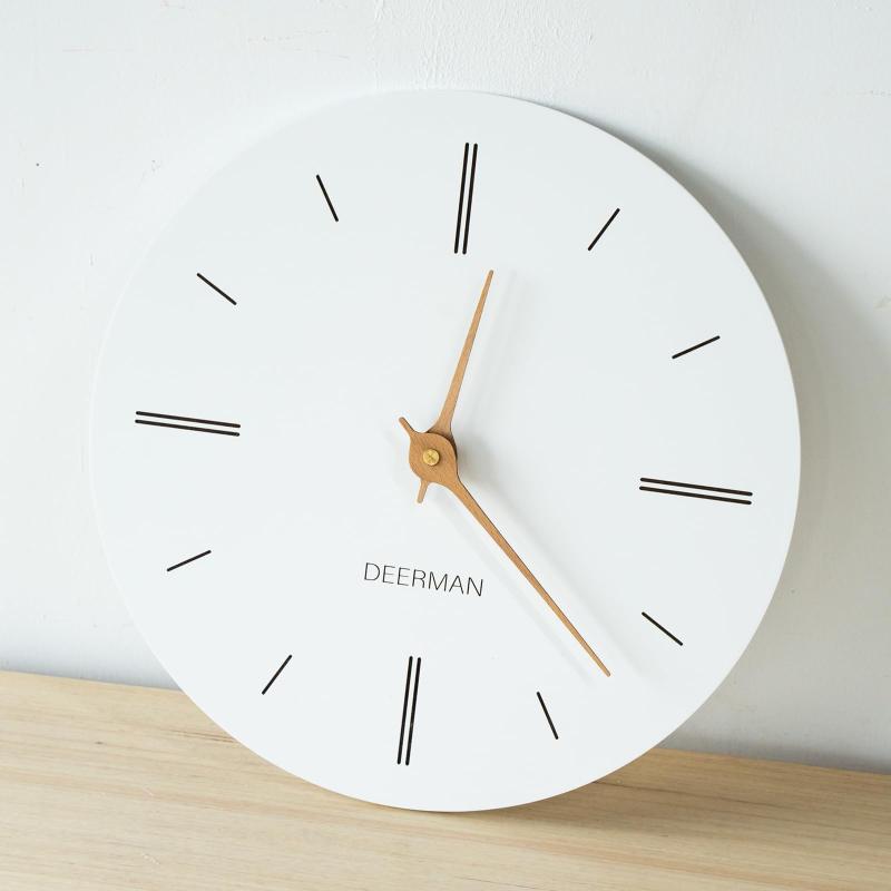 Deerman 壁掛け時計 おしゃれ 静音 軽量 フラットウッド時計 電池式 秒針の音がしない ウォールクロック 北欧 壁掛け 装飾 贈り物 リビング 寝室 オフィス用 新築祝い (直径30cm/ 12インチ) White【商品仕様】 電池...