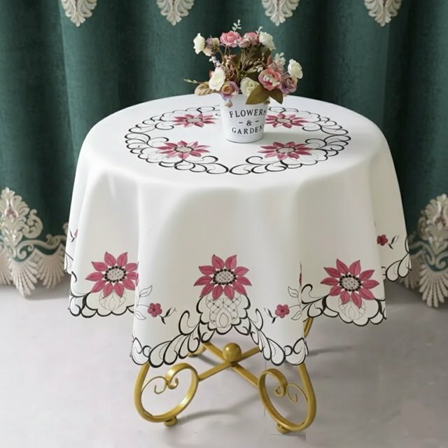 商品情報サイズ150cm　円形素　材ポリエステル刺繍テーブルクロス　円形　150cm　上品でお洒落、新入荷　#911 クロスの周りはチ豪華な刺繍が施されております、上品さ溢れテーブルを演出するにぴったり 刺繍で施されたクロスの周りと中心部分...