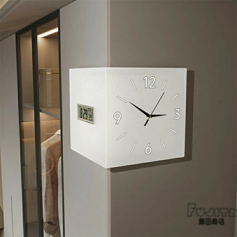 商品説明商品詳細【多機能】当社の両面コーナー壁掛け時計は、中空の数字、アラビア数字、正確な針の動き、両面デザインが特徴で、柱や廊下のコーナーへの設置に適しています。 アラビア数字の片面には中国の旧暦の日付が記載されており、現在の温度と湿度が...