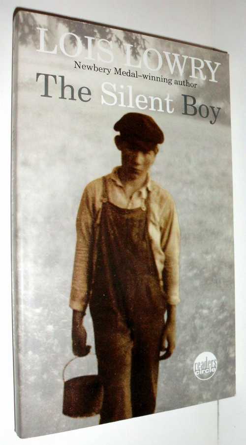 タイトル: Silent Boy著者: Lois Lowry出版社: Laurel Leaf出版日: 2005年01月11日古本非常に良い。端が少し摩耗しているが、汚れのないきれいな本。製本状態は良好。ダスト ジャケットが付属している場合は...
