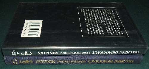 タイトル: Teaching Democracy: A Professor's Journal著者: John A Minahan出版社: Delphinium Books出版日: 1993年09月01日古本非常に良い。端が少し摩耗している...