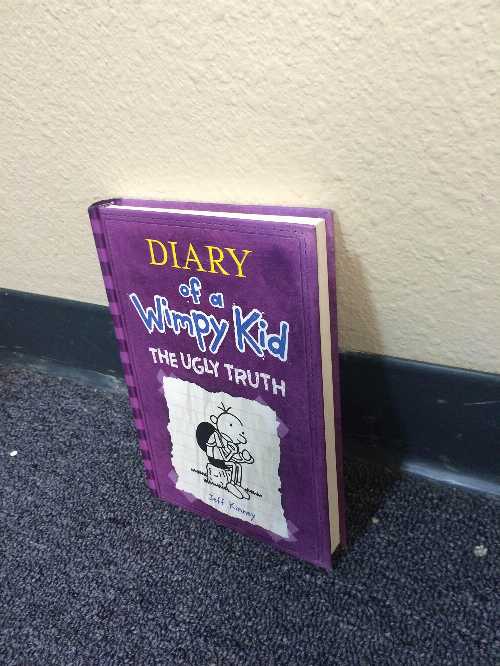 タイトル: Diary of a Wimpy Kid # 5: The Ugly Truth著者: Jeff Kinney出版社: Harry N. Abrams出版日: 2010年11月01日古本非常に良い。端が少し摩耗しているが、汚れの...