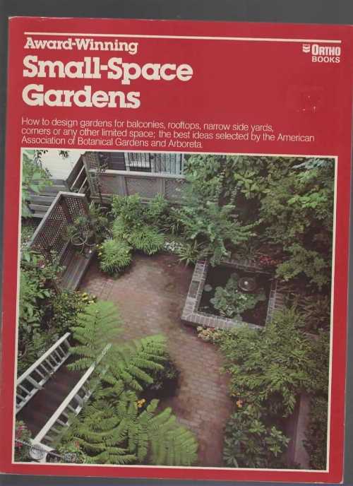 タイトル: Award-Winning Small-Space Gardens著者: Michael MacCaskey出版社: Ortho Books出版日: 1979年06月17日古本非常に良い。端が少し摩耗しているが、汚れのないきれい...