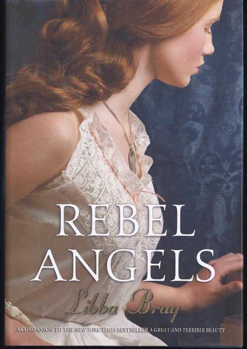 タイトル: Rebel Angels著者: Libba Bray出版社: Delacorte Books for Young Readers出版日: 2005年08月23日古本良い。端の摩耗が中程度。製本状態良好。本文にマーキングがある場合...