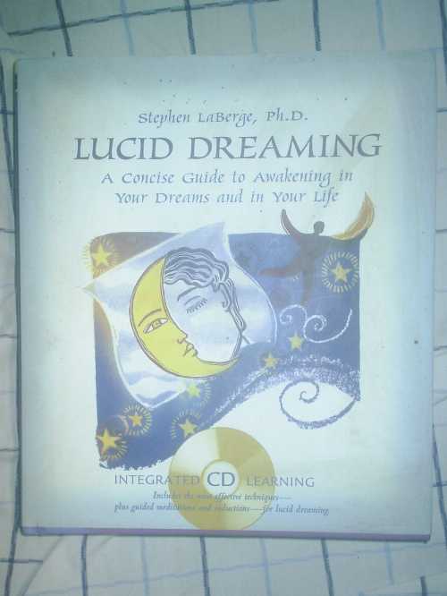 タイトル: Lucid Dreaming: A Concise Guide to Awakening in Your Dreams and in Your Life [With CDROM]著者: Stephen LaBerge出版社: W...
