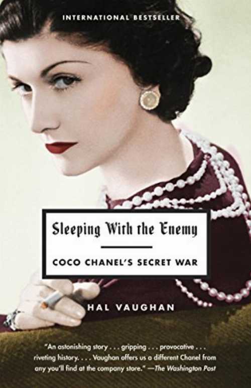 タイトル: Sleeping with the Enemy: Coco Chanel's Secret War著者: Hal Vaughan出版社: Vintage出版日: 2012年08月07日古本非常に良い。端が少し摩耗しているが、汚れ...