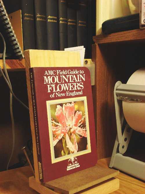 タイトル: A.M.C. Field Guide to Mountain Flowers of New England著者: Appalachian Mountain Club出版社: UNKNO出版日: 1989年05月01日古本非常に良...