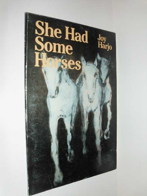 タイトル: She Had Some Horses著者: Joy Harjo出版社: Thunder's Mouth Pr出版日: 1988年12月12日古本非常に良い。端が少し摩耗しているが、汚れのないきれいな本。製本状態は良好。ダスト ...