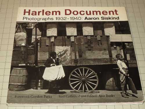 タイトル: Harlem Document: Photographs 1932-1940著者: Aaron Siskind出版社: Matrix Publications出版日: 1981年01月01日古本非常に良い。端が少し摩耗しているが...