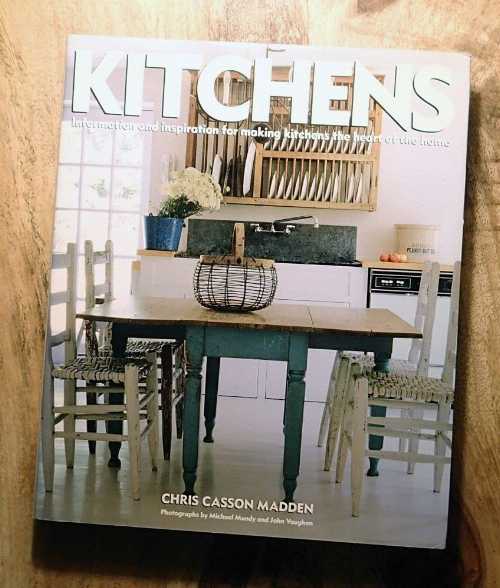 タイトル: Kitchens: Information & Inspiration for Making the Kitchen the Heart of the Home著者: Chris Casson Madden出版社: Clarks...