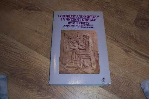 タイトル: Economy and Society: In Ancient Greece著者: Moses I Finley出版社: Penguin Books出版日: 1983年05月26日古本良い。端の摩耗が中程度。製本状態良好。本文に...