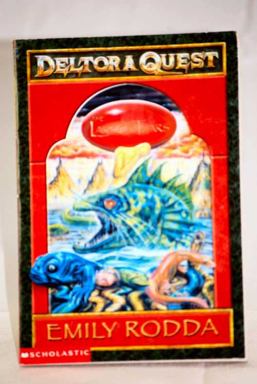 タイトル: Deltora Quest #2: the Lake of Tears著者: Emily Rodda出版社: Scholastic Paperbacks出版日: 2001年04月01日古本非常に良い。端が少し摩耗しているが、汚れ...