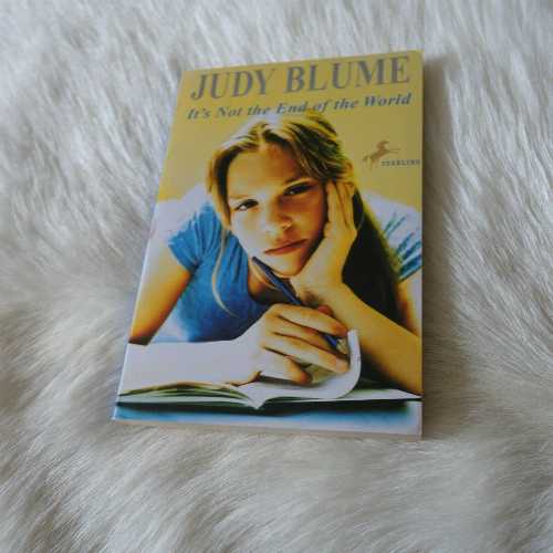 タイトル: It's Not the End of the World著者: Judy Blume出版社: Yearling出版日: 1986年08月01日古本非常に良い。端が少し摩耗しているが、汚れのないきれいな本。製本状態は良好。ダスト...