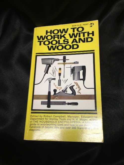 タイトル: How to Work with Tools and Wood著者: N.h.s.k.mager出版社: Pocket出版日: 1971年05月01日古本非常に良い。端が少し摩耗しているが、汚れのないきれいな本。製本状態は良好。...