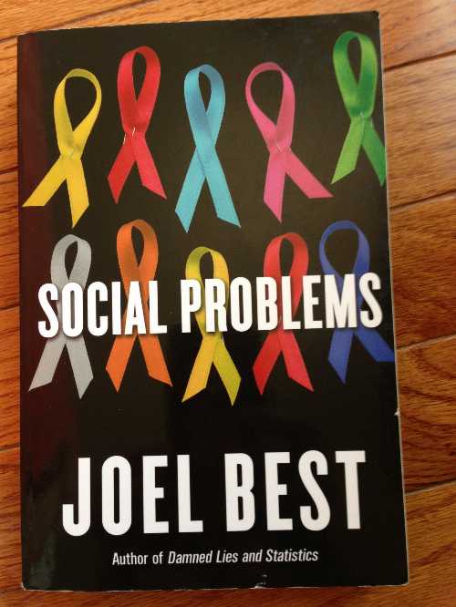 タイトル: Social Problems著者: Joel Best出版社: W W Norton & Co Inc出版日: 2007年05月01日古本非常に良い。端が少し摩耗しているが、汚れのないきれいな本。製本状態は良好。ダスト ジャケ...