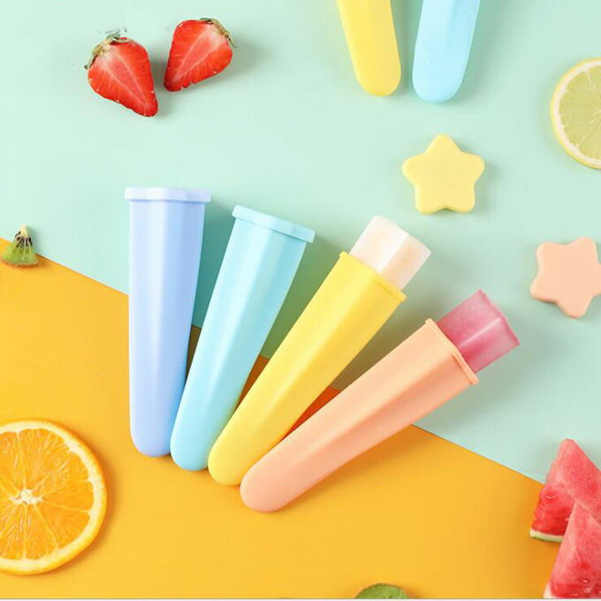 商品詳細　 セット内容：　ブルー1点+オレンジ1点+パープル1点+イェロー1点　 ●新登場話題製品！シリコーン素材の製氷皿、裏から押して簡単にアイスが取り出せる。 ●簡単に氷が作れます、ふた付きなので匂いもつかない ●丈夫な上、耐久性も厳密...